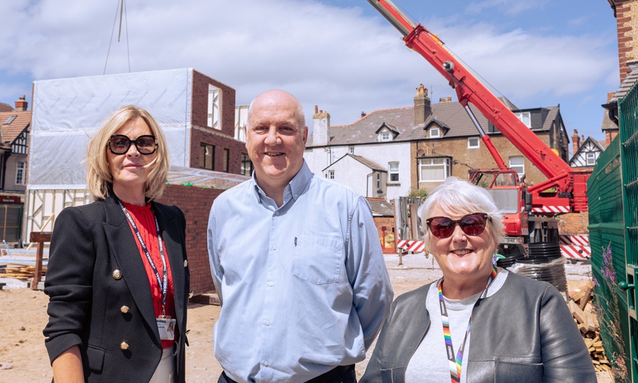 Council leader welcomes new energy‑efficient homes in West Kirby ...